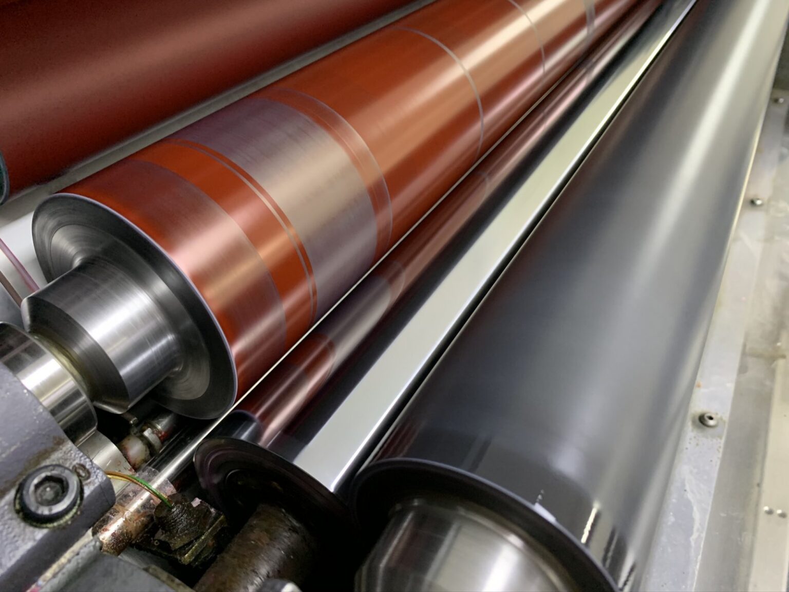 offset-printing-ink-water-balance-press-rollers-closeup | Offset ...